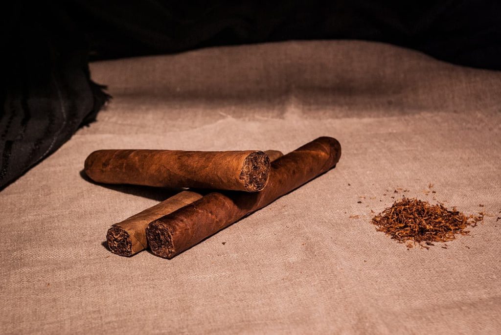 Tabac à pipe ou à cigare : quelle est la différence ? Blog smoking.fr